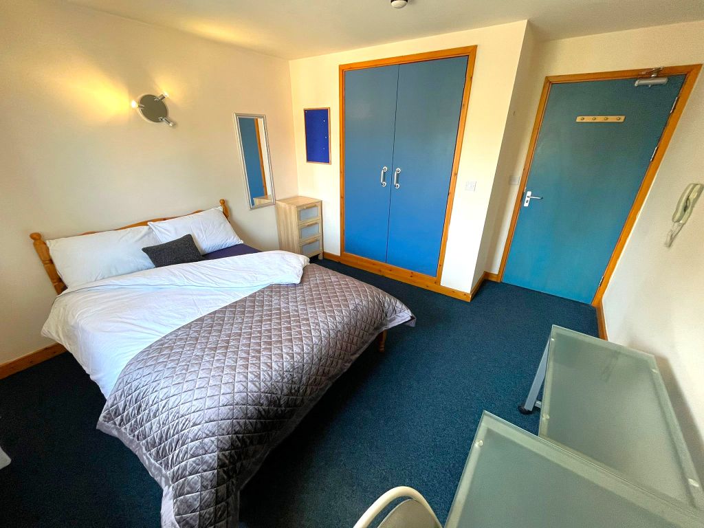 6 bed shared accommodation to rent in Russell Road, Forest Fields ...