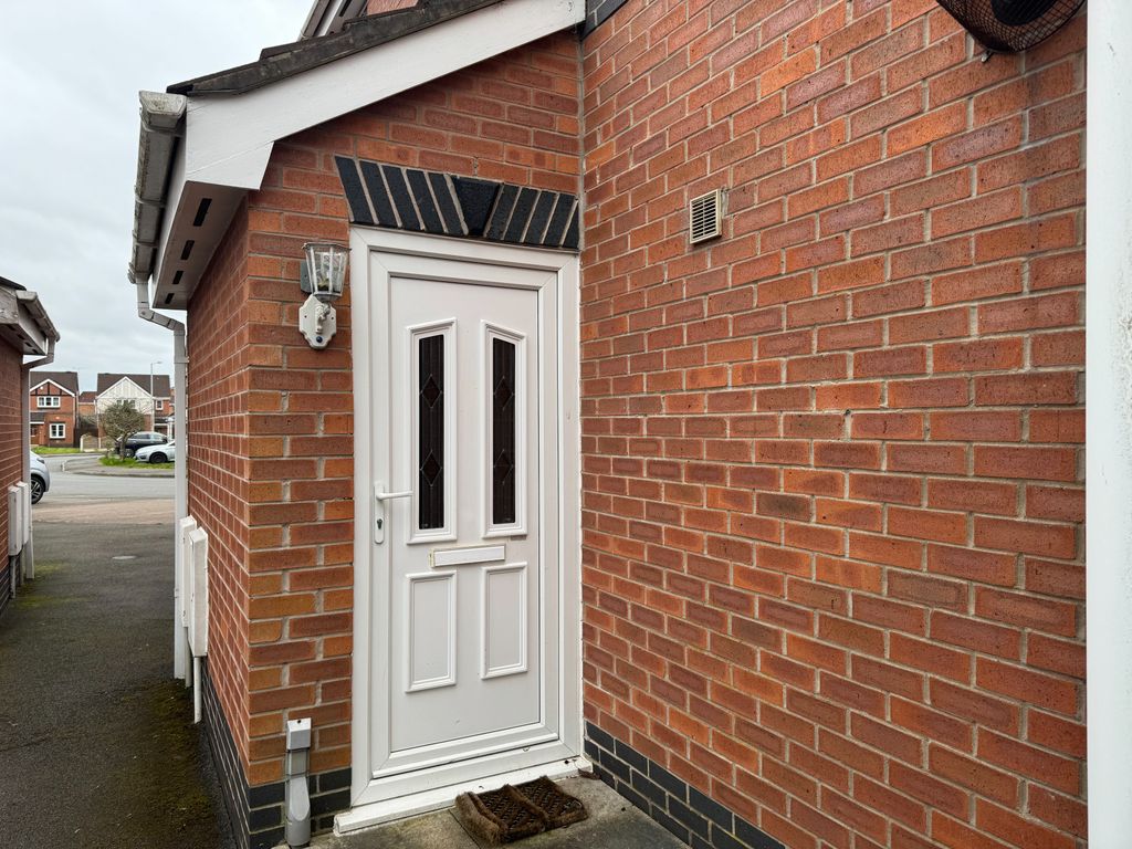 2 bed maisonette to rent in Kerscott Road, Northern Moor, Manchester ...