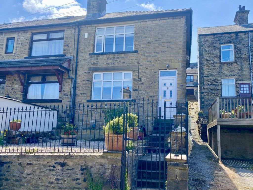 2 bed end terrace house for sale in Low Spring Road, Keighley BD21 - Zoopla