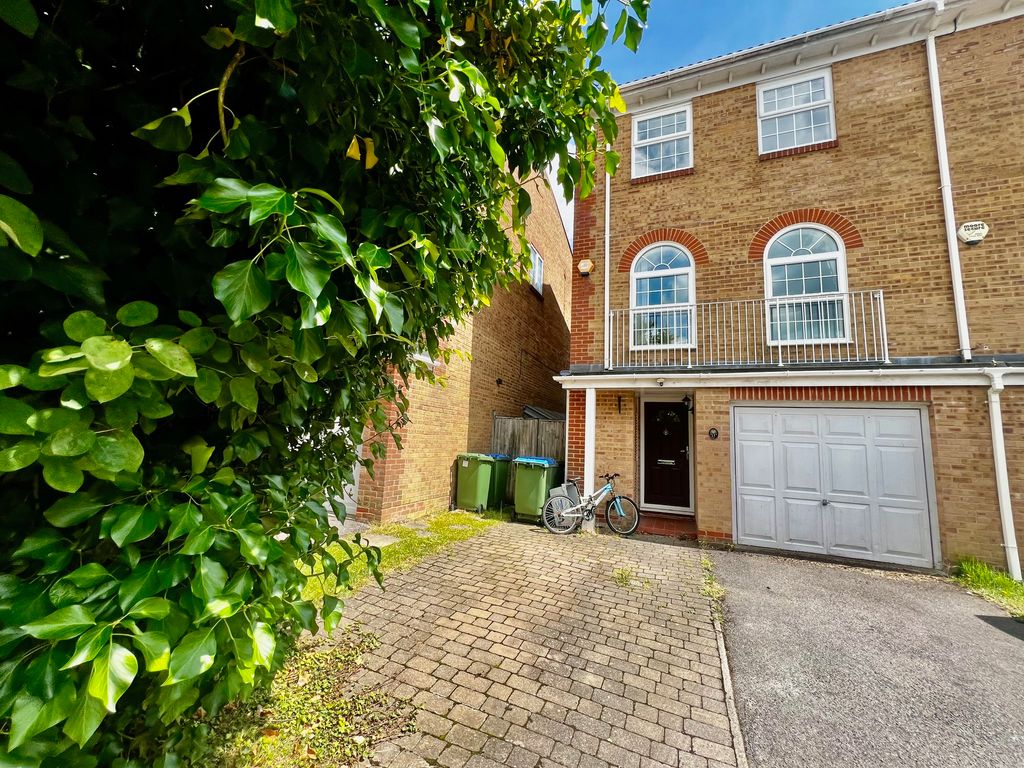 4 bed mews to rent in Court Royal Mews, Shirley, Southampton SO15, £ ...