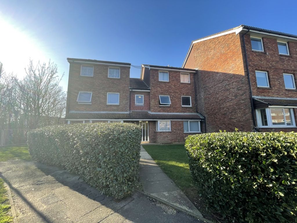 2 bed flat for sale in Balcombe Road, Peacehaven, East Sussex BN10, £ ...