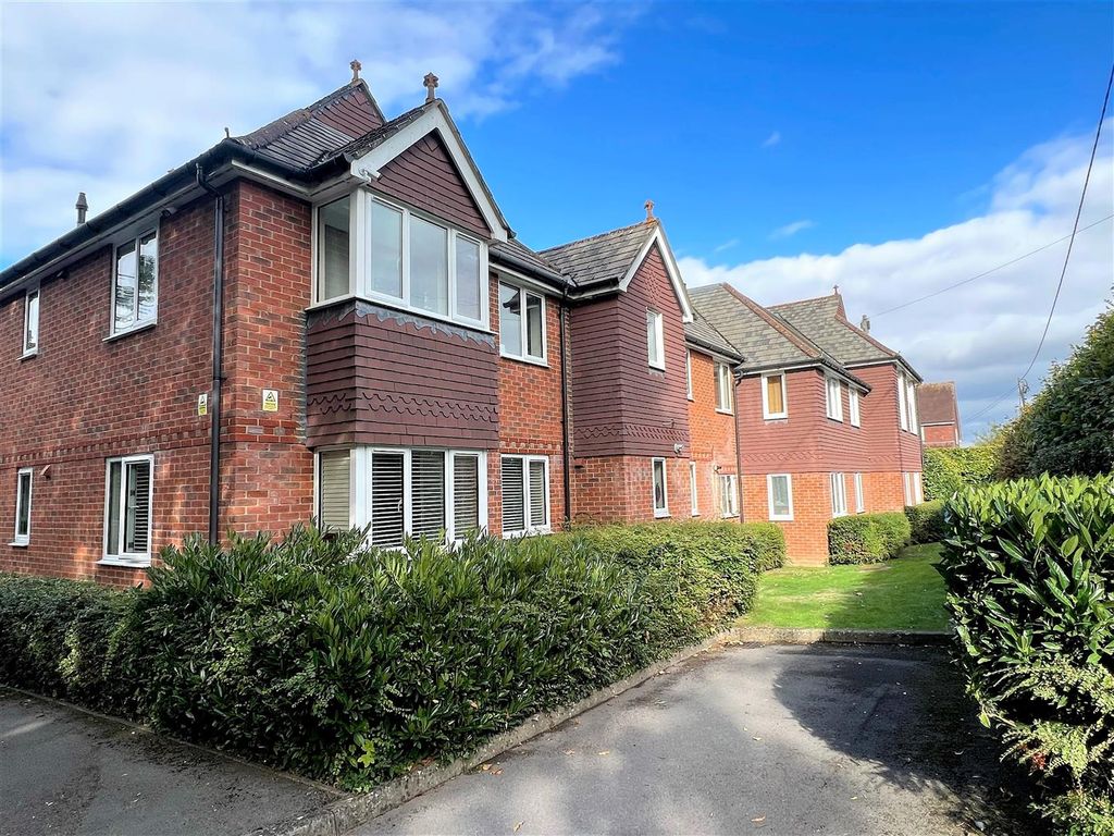 2 bed flat for sale in Old Worting Road, Basingstoke RG22 - Zoopla