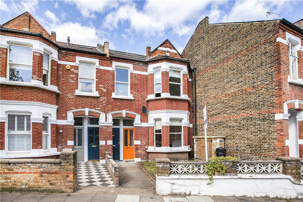 2 bed flat to rent in Oakhill Road, Putney SW15, £2,250 pcm - Zoopla
