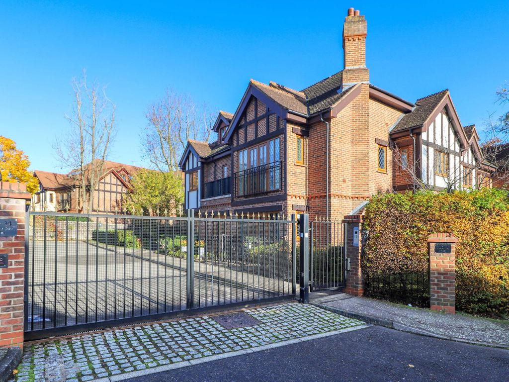 2 bed flat for sale in Cherry Tree Way, Stanmore HA7, £825,000 - Zoopla