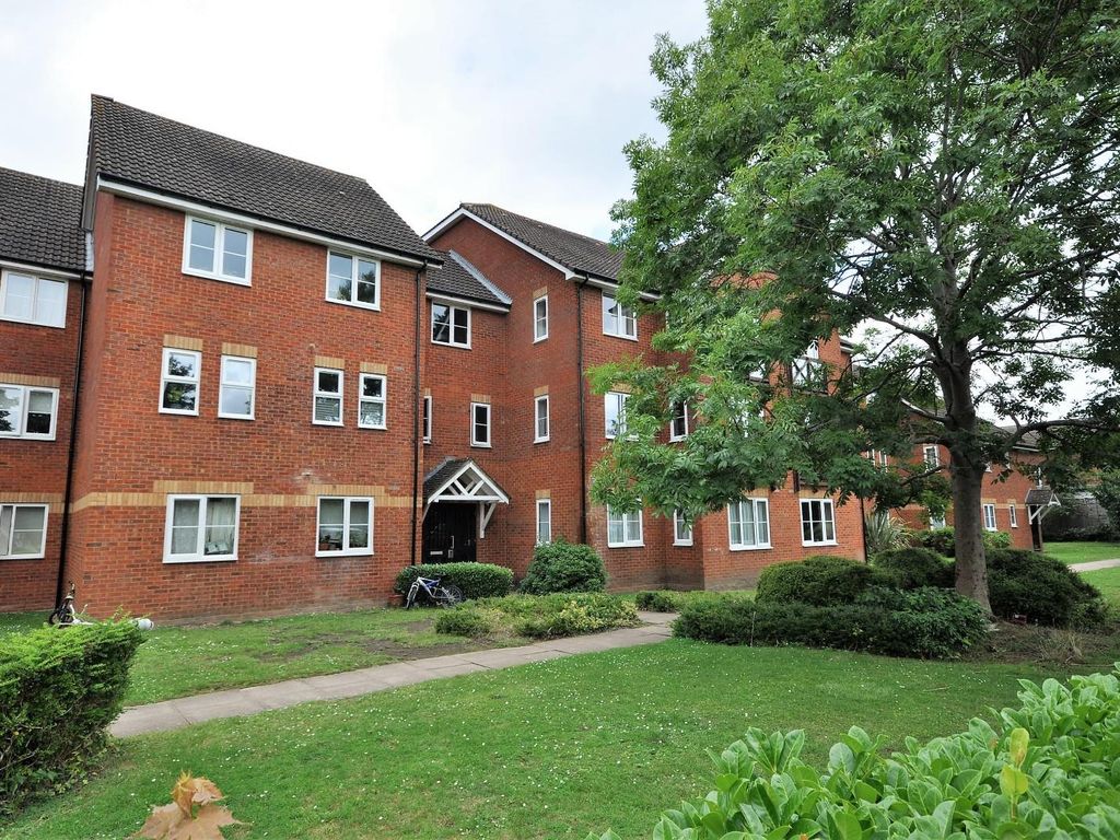 1 Bed Flat To Rent In Bowling Court Mildred Avenue Watford Wd18 £