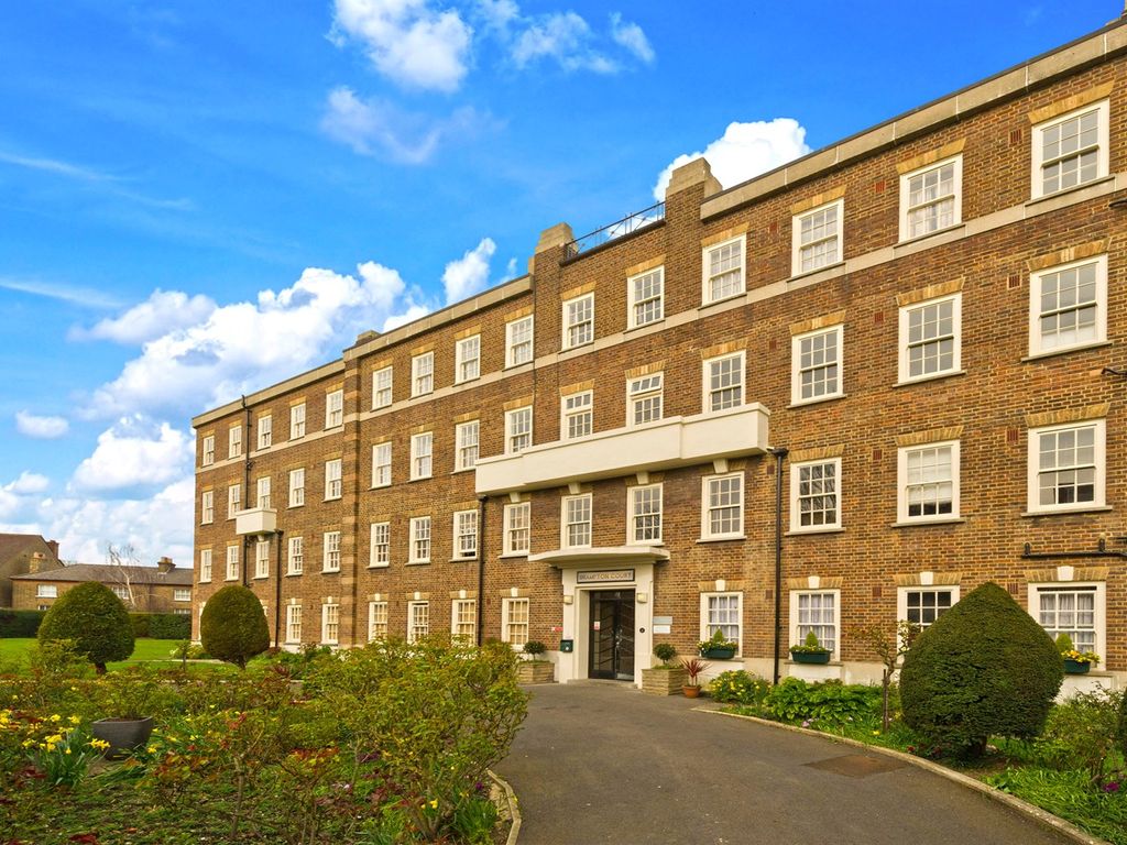 3 bed flat to rent in Brampton Court, Brampton Grove, Hendon NW4, £ ...