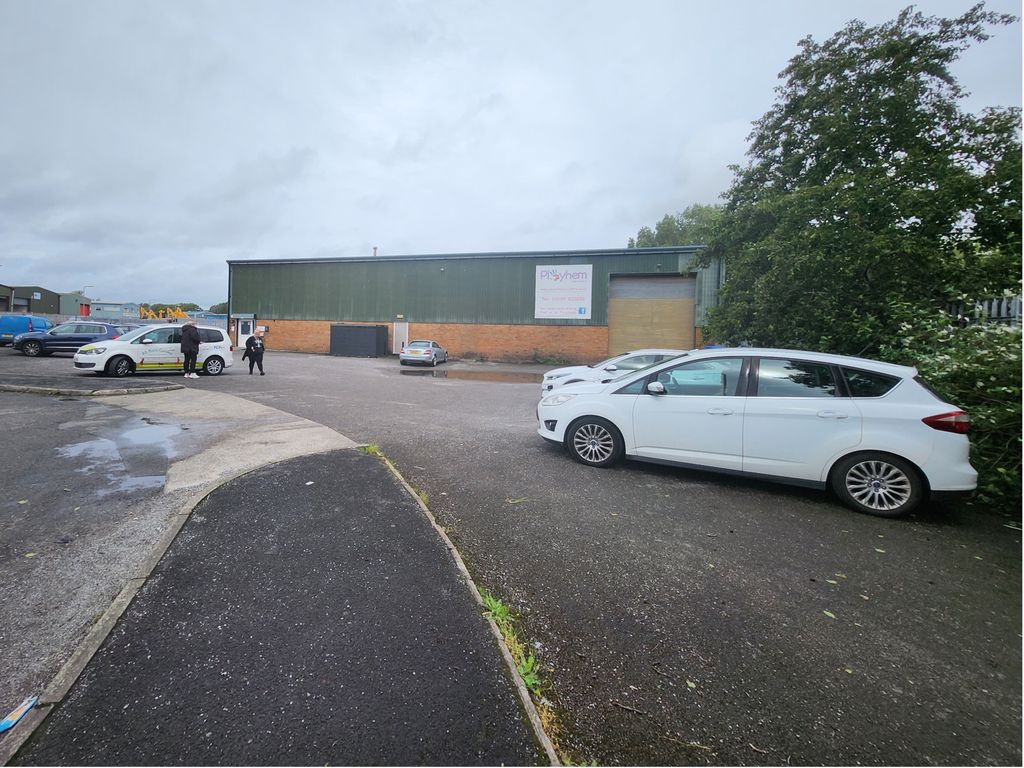 Light industrial to let in Unit 20 Seaway Parade Industrial Estate ...