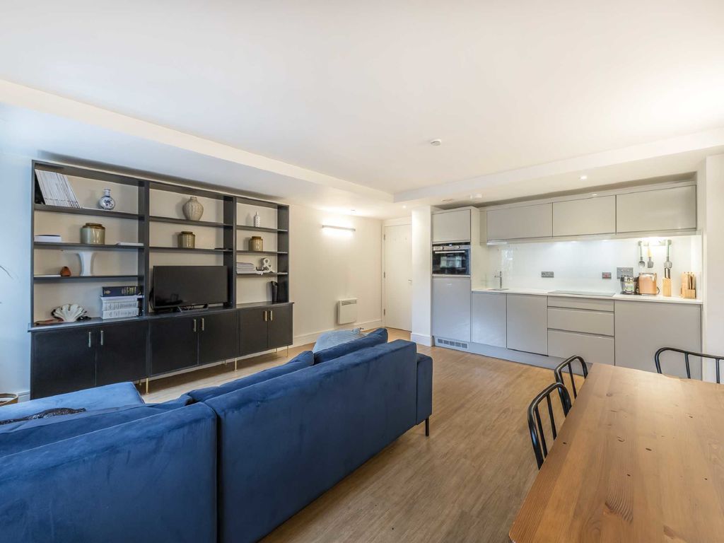 2 bed flat for sale in Red Lion Square, Wandsworth High Street, London ...