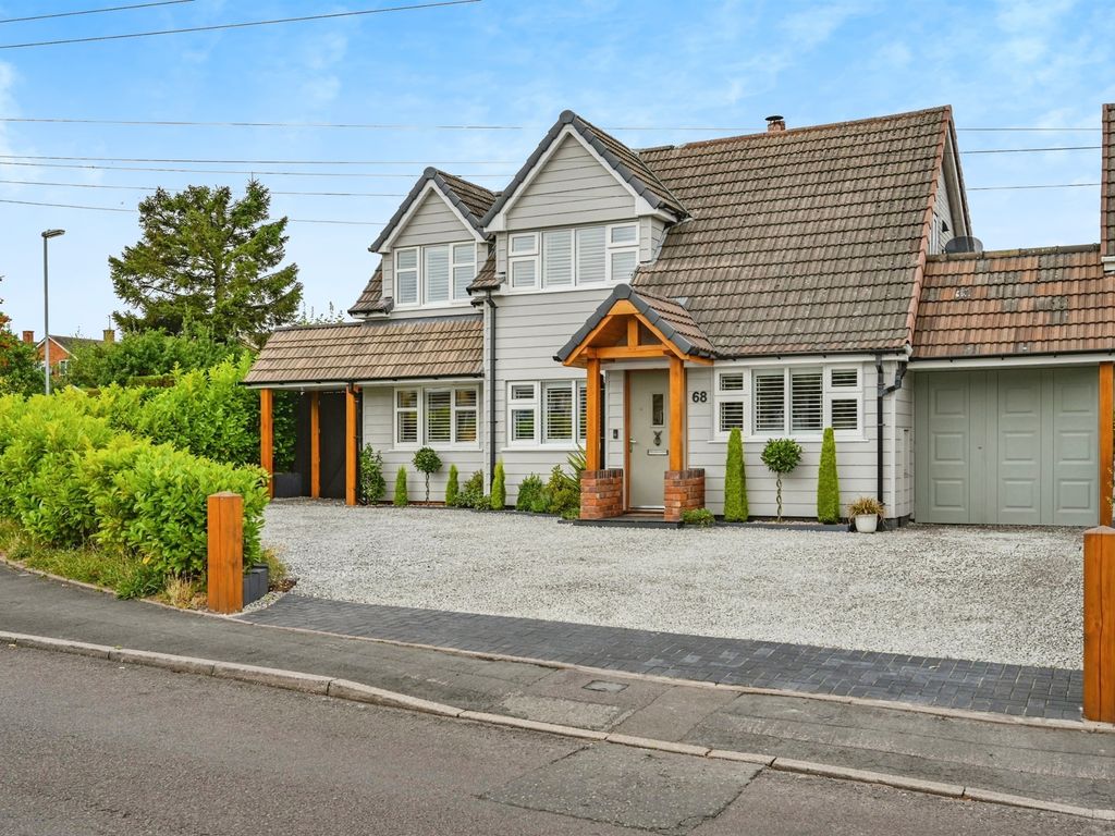 4 bed link detached house for sale in Chase Road, Burntwood WS7, £ ...