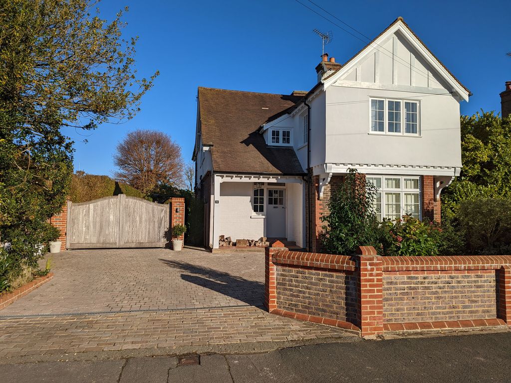4 Bed Detached House For Sale In Depot Road Horsham Rh13 £1 050 000