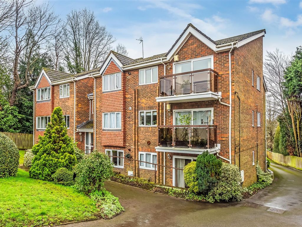 3 bed flat for sale in Burwood House, West Hill, Oxted RH8, £595,000 ...