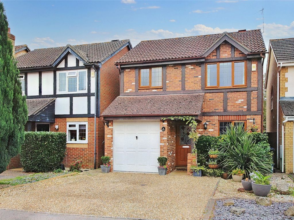 3 bed detached house for sale in Knaphill, Woking, Surrey GU21, £ ...