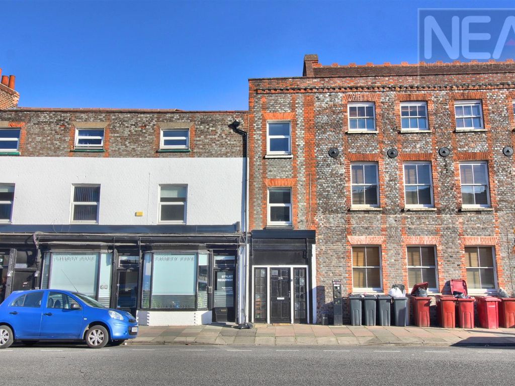 2 bed maisonette to rent in Castle Street, Reading RG1, £1,600 pcm - Zoopla