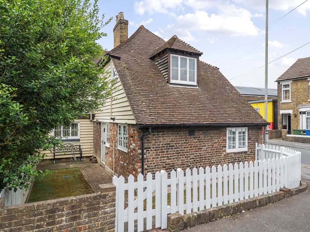2 Bed Detached House For Sale In Chalkwell Road Sittingbourne Kent