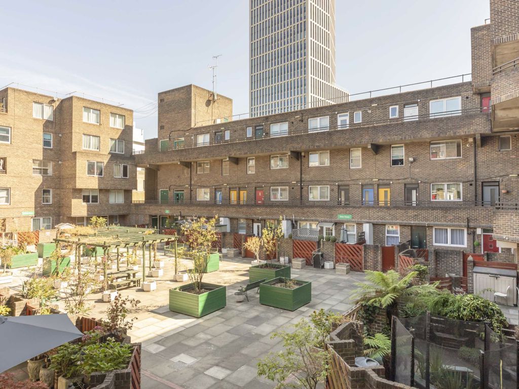 2 bed flat to rent in Lamb's Passage, London EC1Y - Zoopla