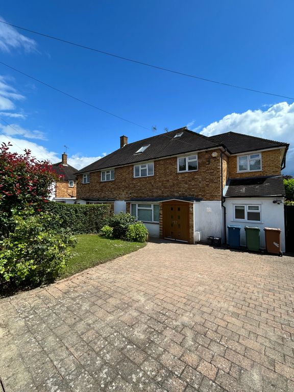 5 Bed Semi Detached House To Rent In Albury Drive Pinner Ha5 £3 400