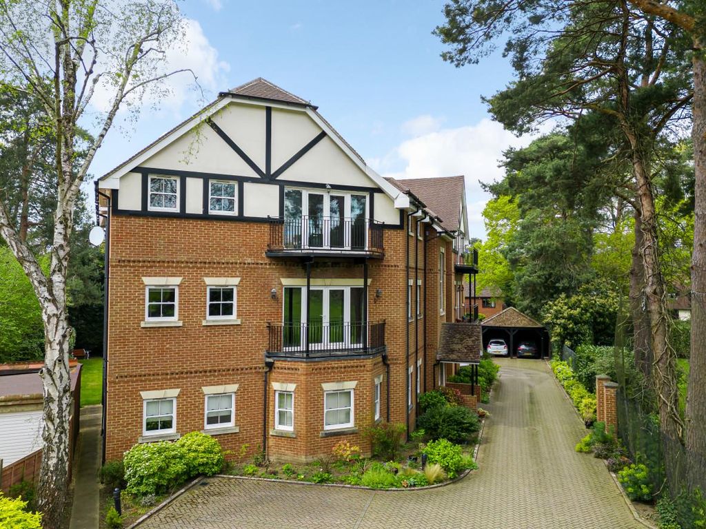 2 bed flat for sale in Springfield Road, Camberley GU15 - Zoopla