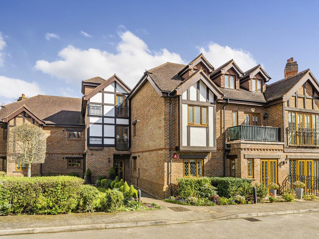 2 bed flat for sale in Cherry Tree Way, Stanmore HA7, £775,000 - Zoopla