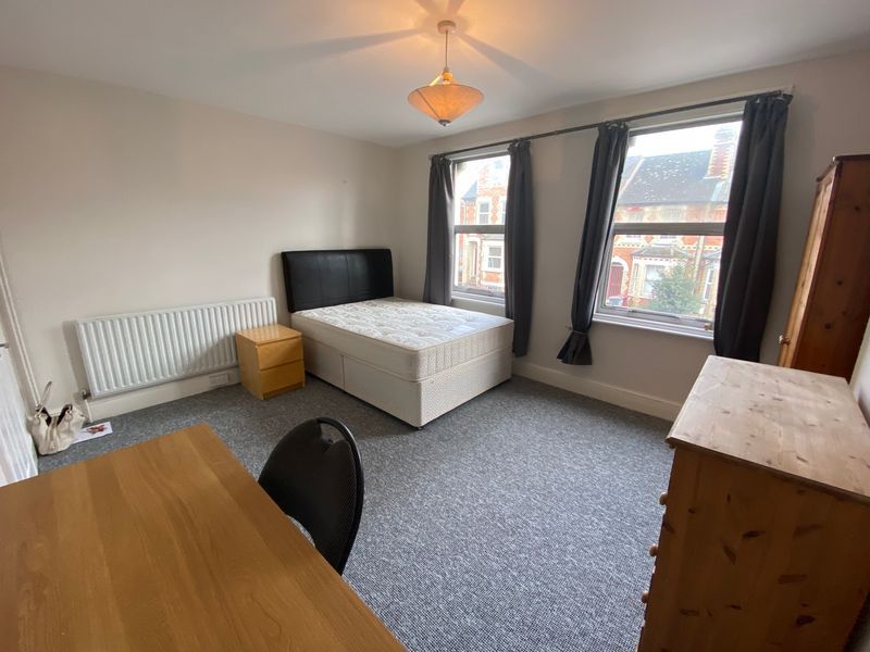 Room to rent in Pell Street, Reading RG1, £700 pcm - Zoopla