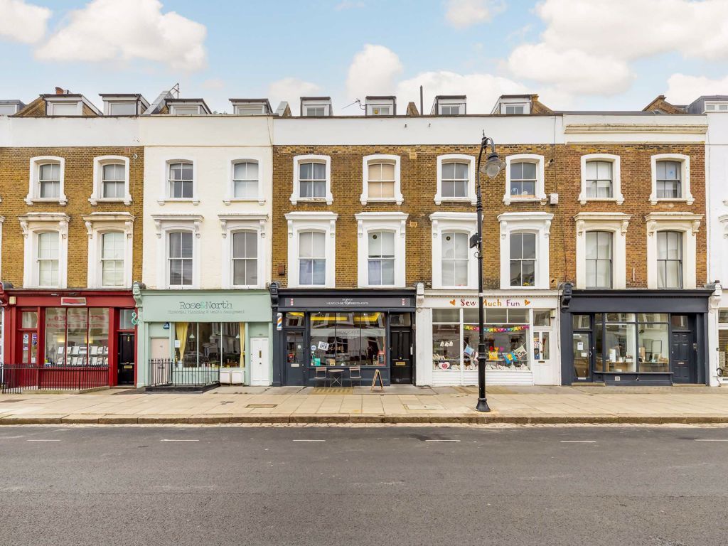 2 bed flat to rent in Chalcot Road, London NW1 - Zoopla