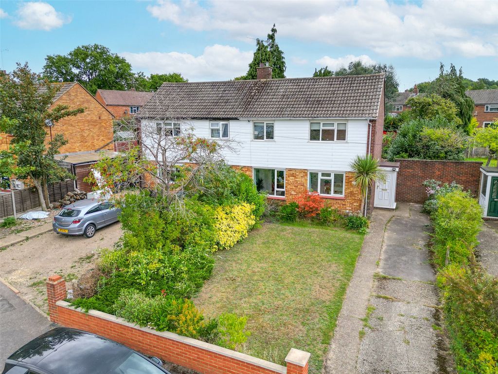3 Bed Semi Detached House For Sale In Barnes Road Frimley Camberley