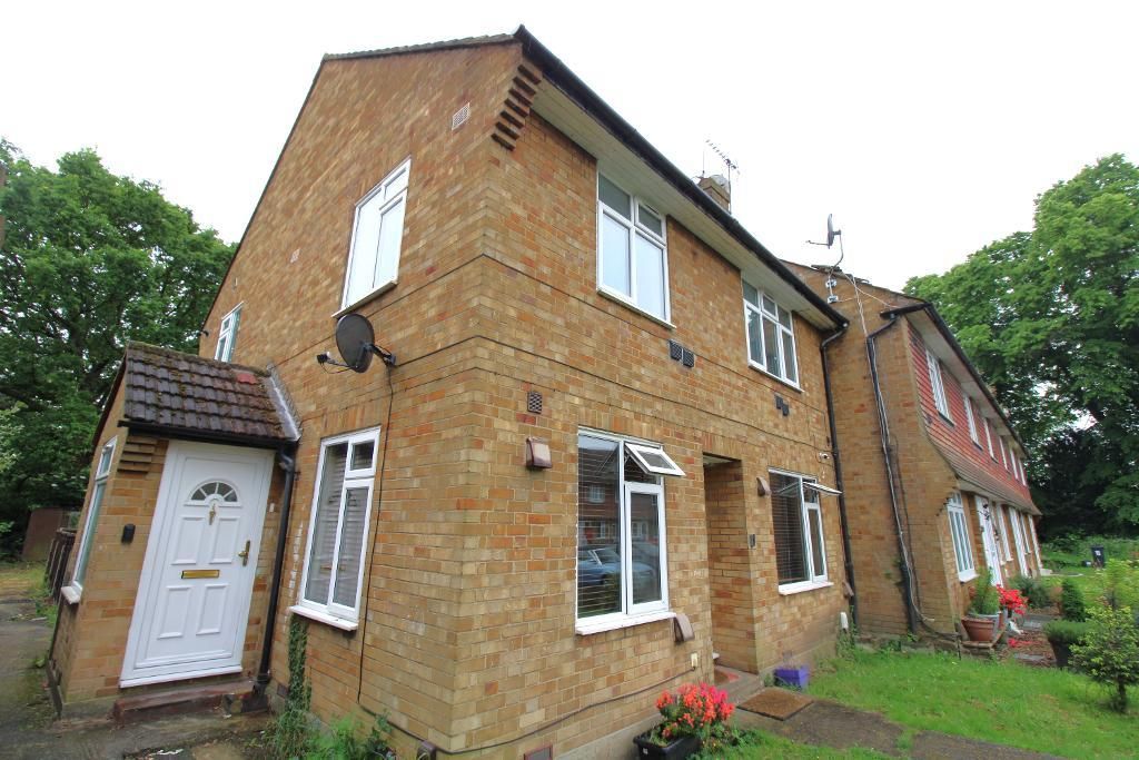 2 bed maisonette to rent in Heath Close, Harlington, Middlesex UB3, £ ...