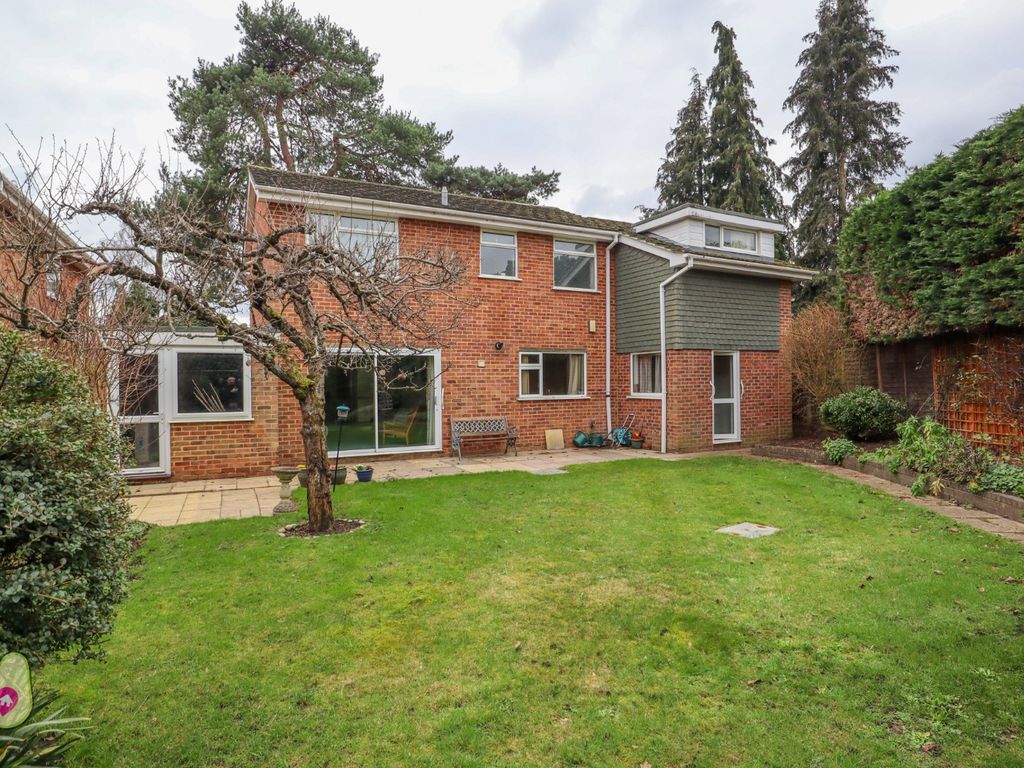 4 Bed Detached House For Sale In The Findings Farnborough Hampshire