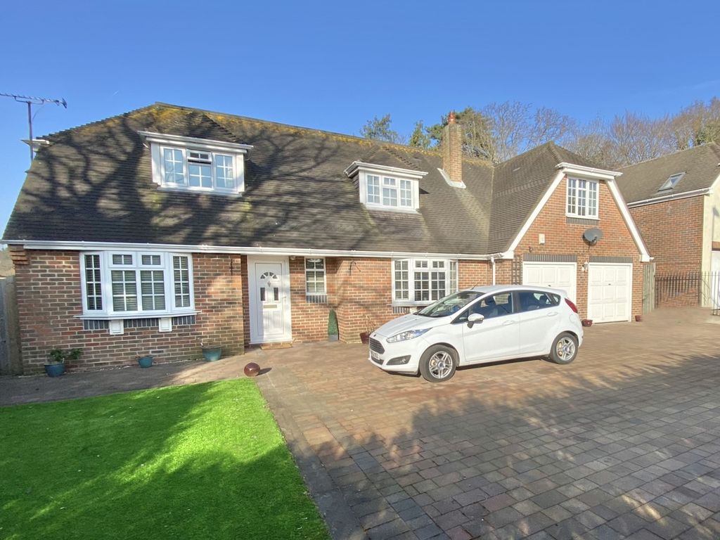 4 Bed Detached House For Sale In Brook Lane Sarisbury Green