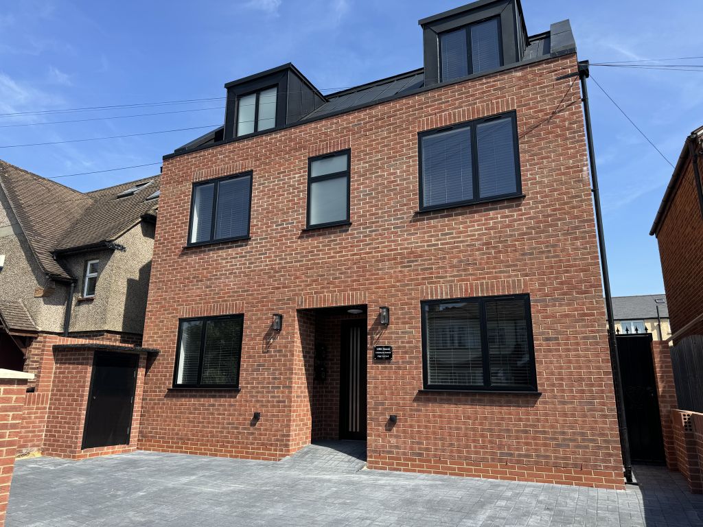 1 bed flat to rent in Elmhurst Ave, Mitcham CR4, £1,600 pcm - Zoopla