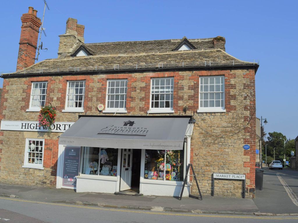 2 bed flat to rent in High Street, Highworth SN6, £1,040 pcm - Zoopla