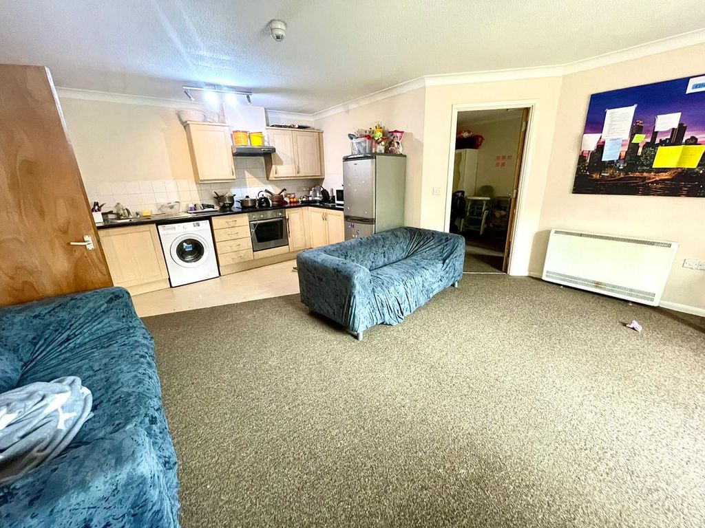 2 bed flat for sale in Player Street, Nottingham NG7 - Zoopla
