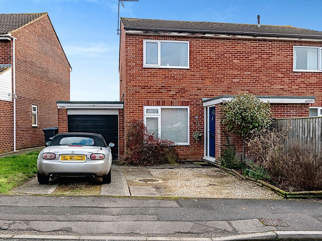 3 Bed Semi Detached House For Sale In Foresters Park Road Melksham