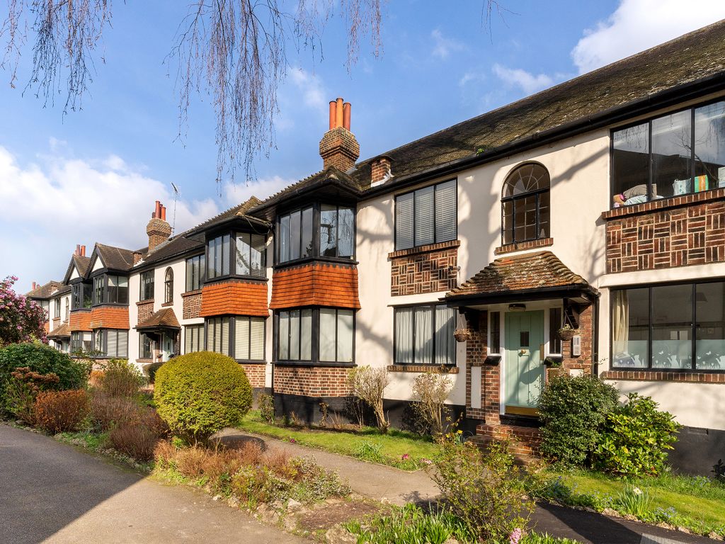 2 bed flat for sale in Forest Court, London E11, £450,000 - Zoopla