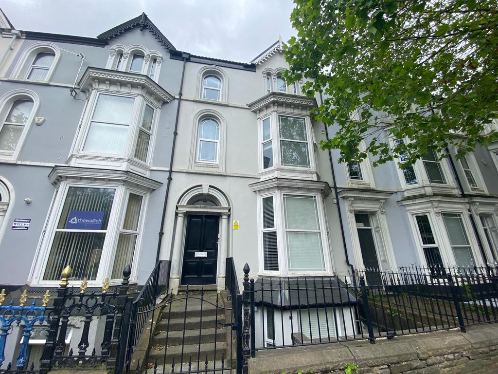 2 bed flat to rent in Walter Road, Swansea SA1, £925 pcm - Zoopla