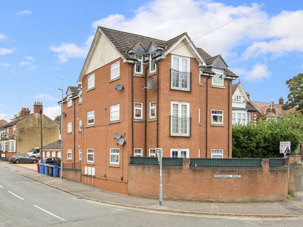 2 bed flat for sale in Roundhill Road, Kettering NN15, £140,000 - Zoopla