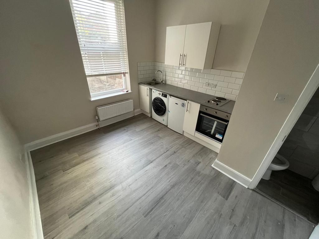 Studio to rent in Hornsey Road, London N7, £1,300 pcm - Zoopla