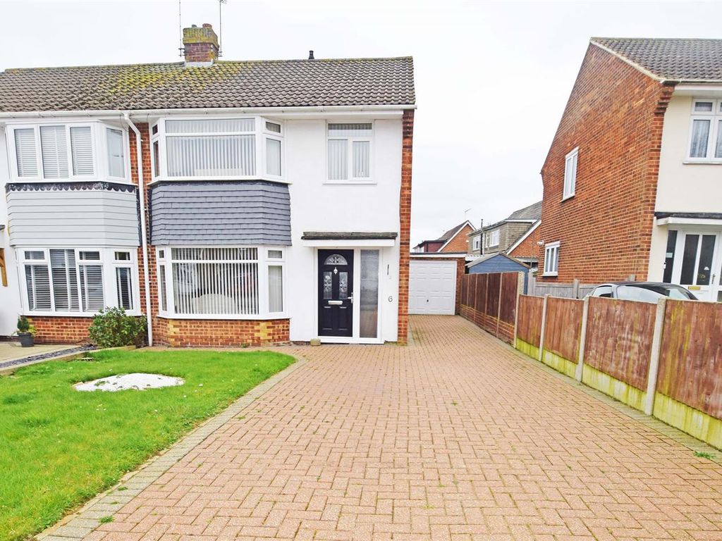 3 Bed Semi Detached House For Sale In Whitcombe Close Chatham Me5 £