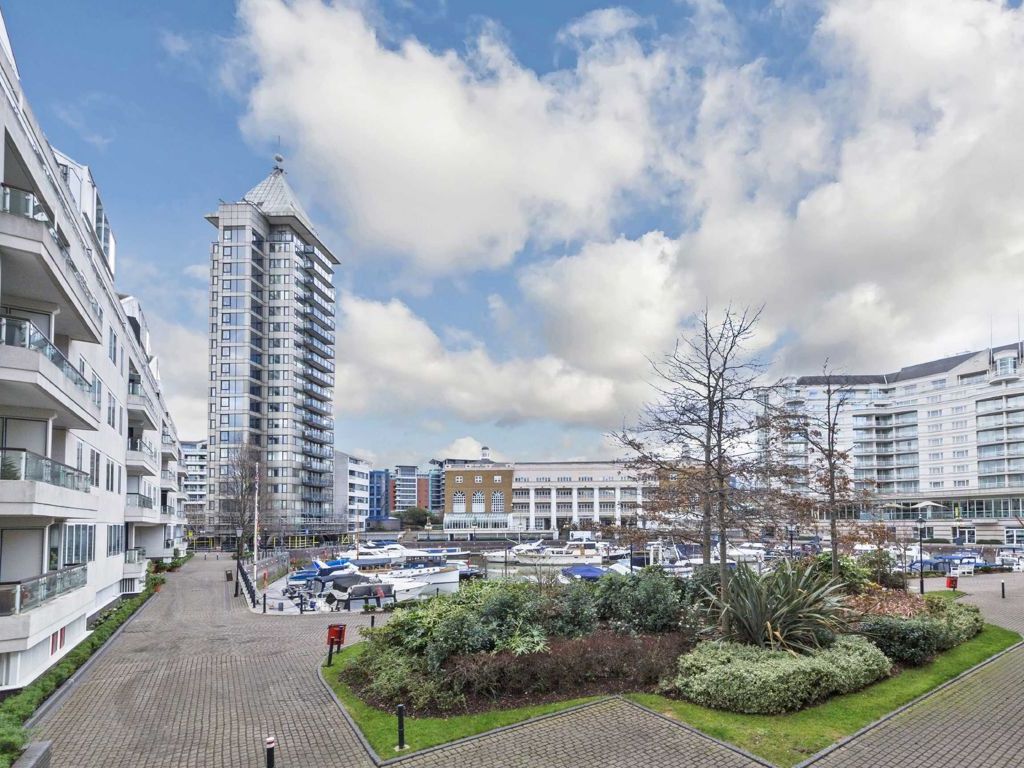 2 bed flat to rent in King's Quay, Chelsea Harbour, London SW10, £3,796 ...
