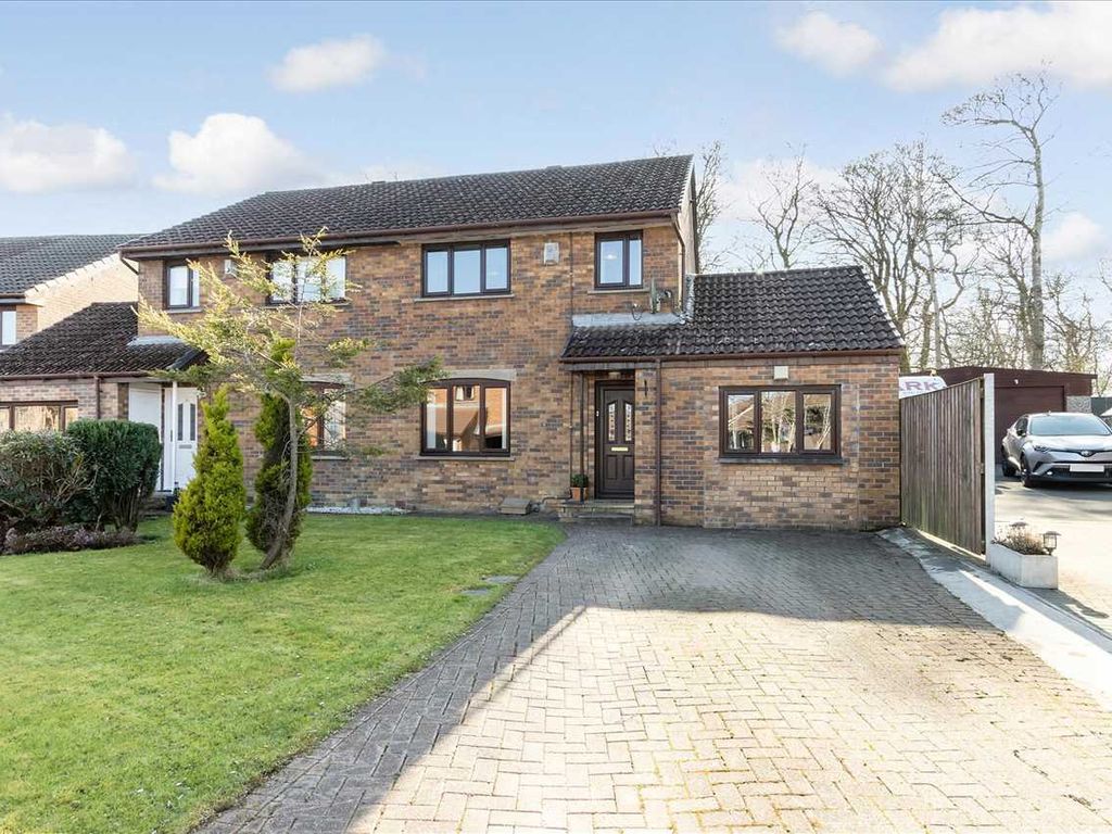 5 Bed Semi Detached House For Sale In Sutherland Way Brancumhall East