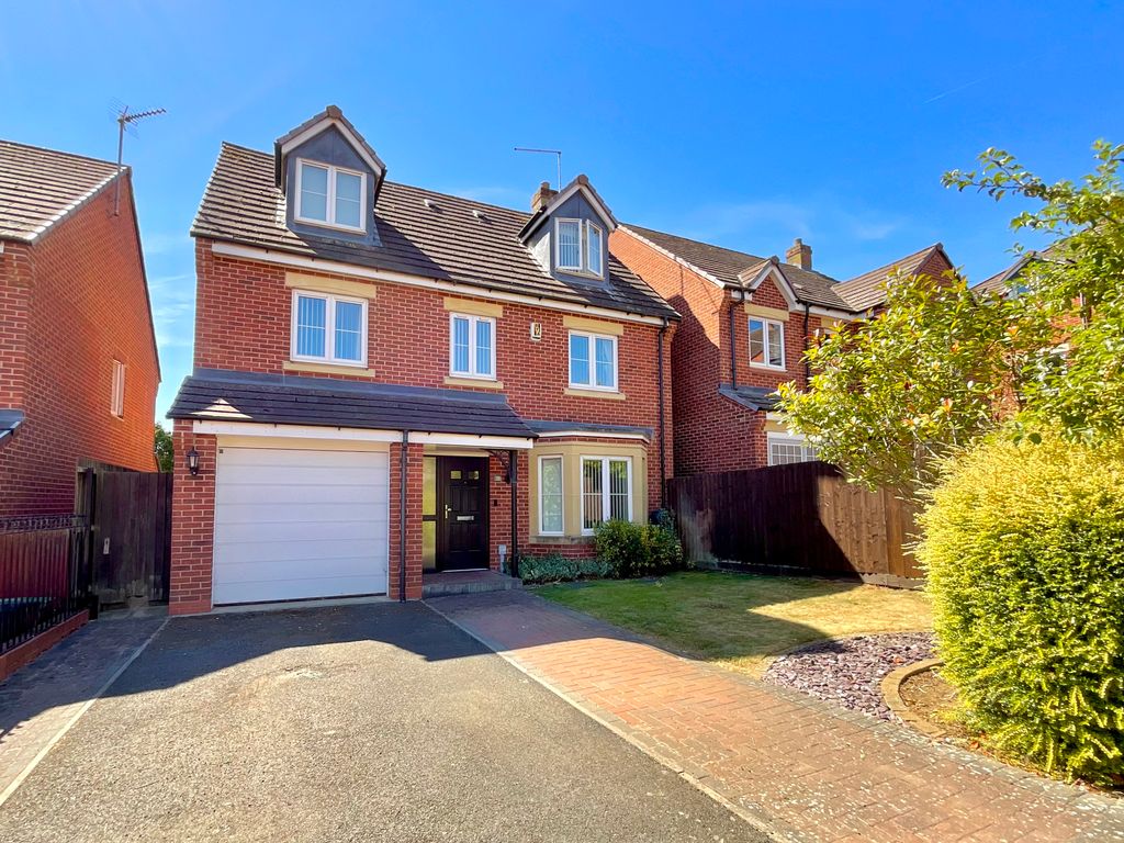 5 bed detached house for sale in Dennetts Close, Daventry NN11 - Zoopla