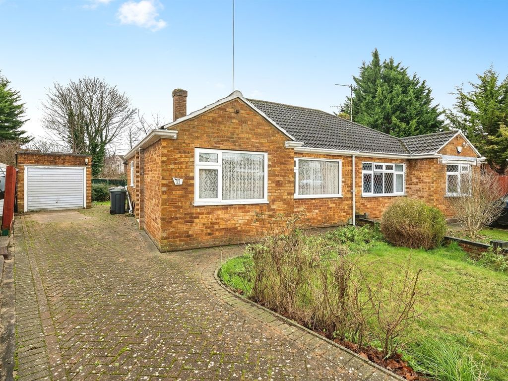 2 Bed Semi Detached Bungalow For Sale In Poets Green Luton Lu4 £