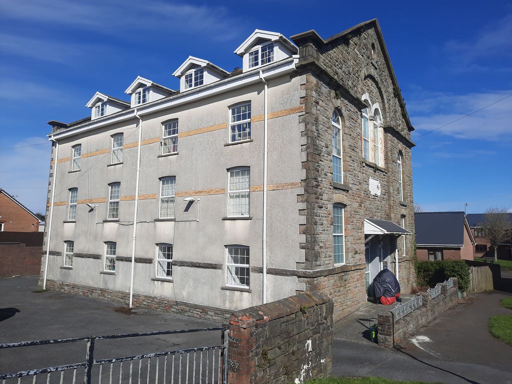 2 bed flat for sale in Embankment Road, Llanelli SA15 - Zoopla