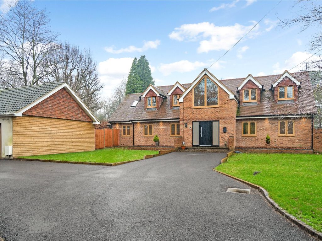 4 bed detached house for sale in Herons Lea, Copthorne, Crawley, West ...