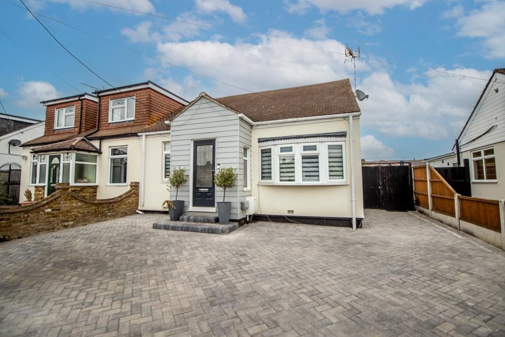 4 Bed Semi Detached Bungalow For Sale In Leicester Avenue Rochford Ss4