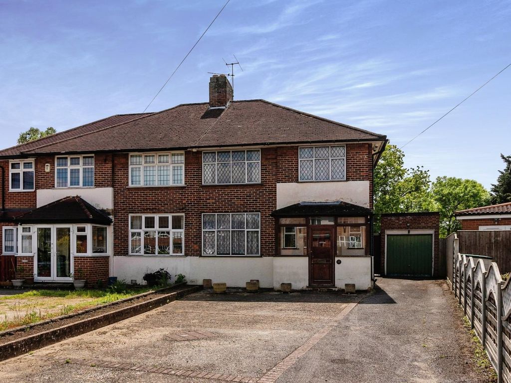 3 Bed Semi Detached House For Sale In Mayfair Avenue Worcester Park