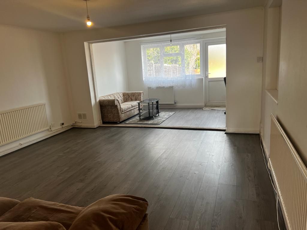 6 bed semi-detached house for sale in Dorel Close, Luton LU2, £470,000 ...