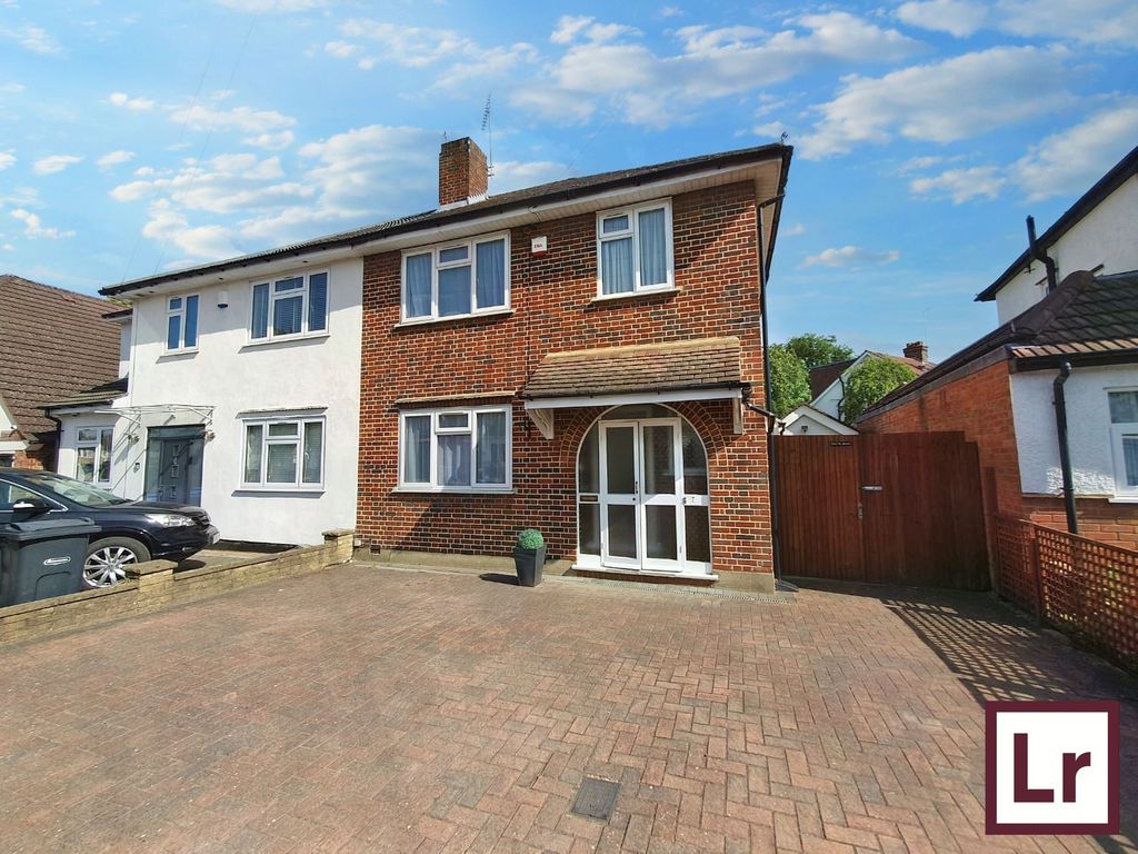 3 bed semi-detached house for sale in Eastern Avenue, Pinner HA5, £ ...