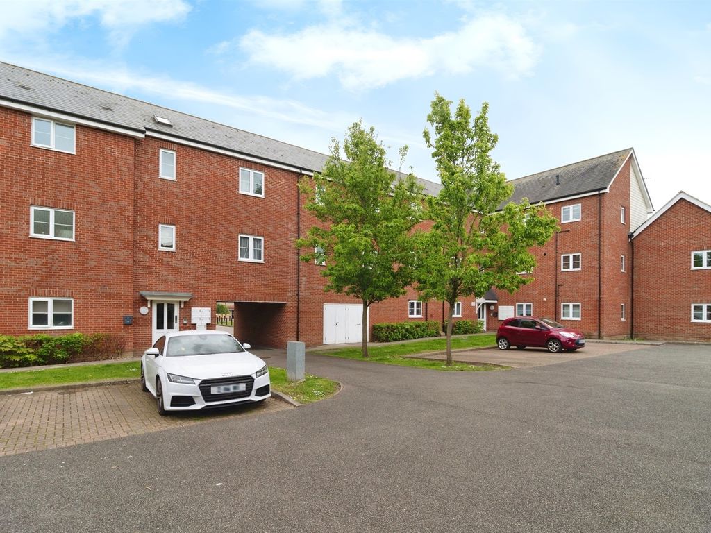 1 bed flat for sale in School Avenue, Basildon SS15, £210,000 - Zoopla