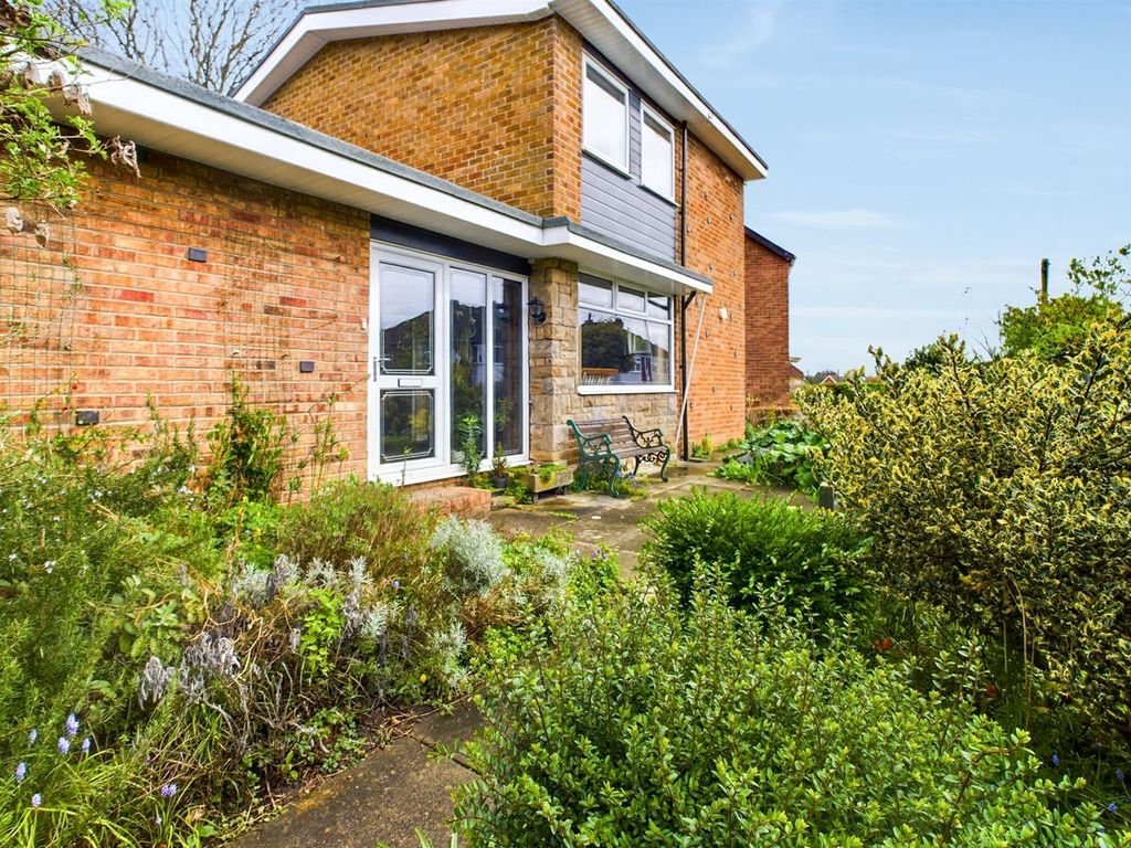 3 bed link detached house for sale in Lancaster Close, Pontefract WF8 ...