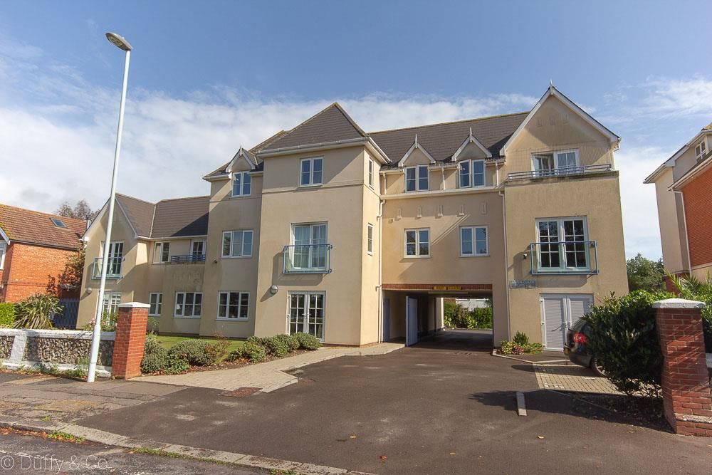 1 bed flat to rent in St. Botolphs Road, Worthing BN11, £975 pcm - Zoopla